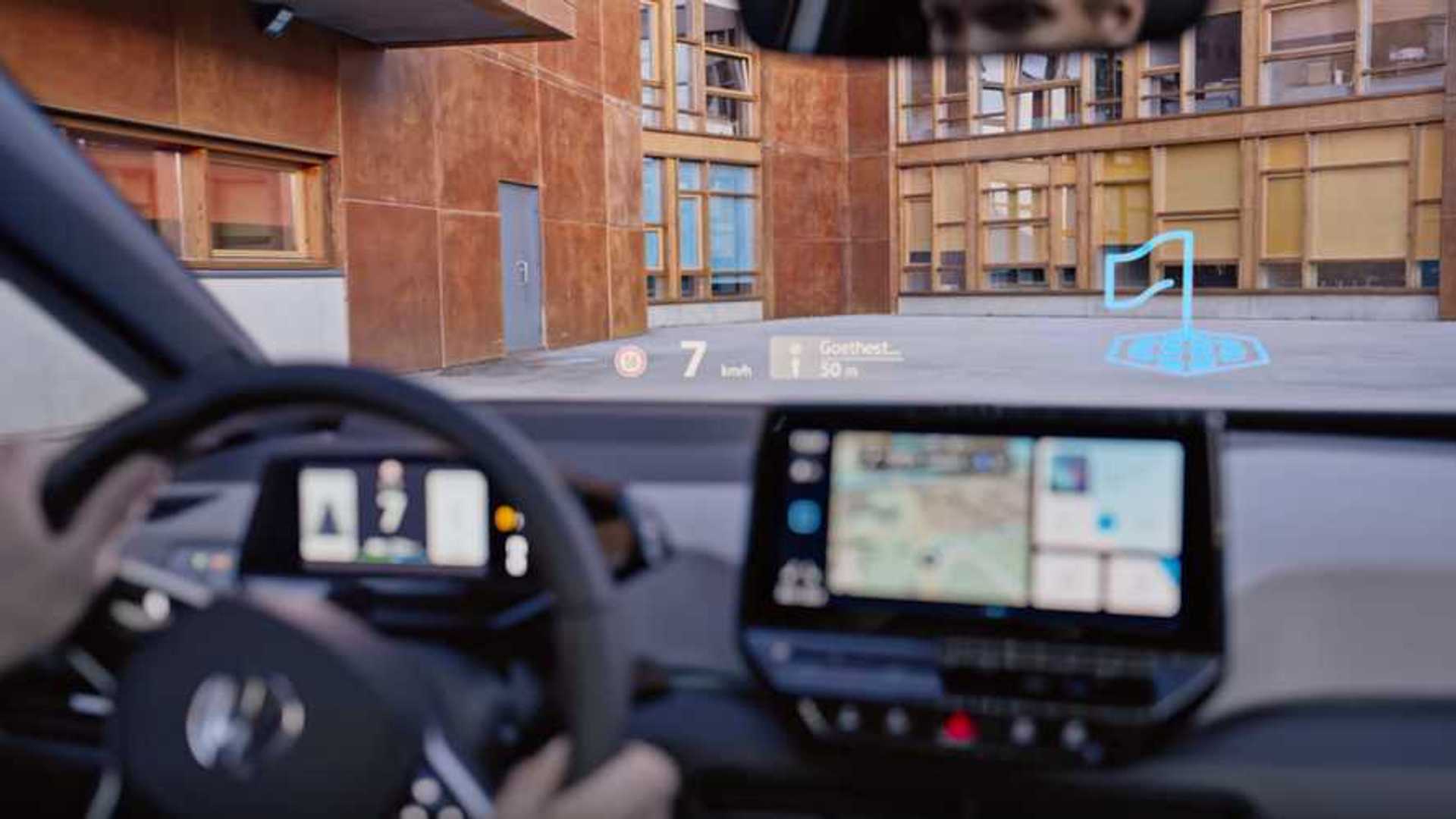 Volkswagen ID.3'ün head-up display'i reklam filminde harika görünüyor