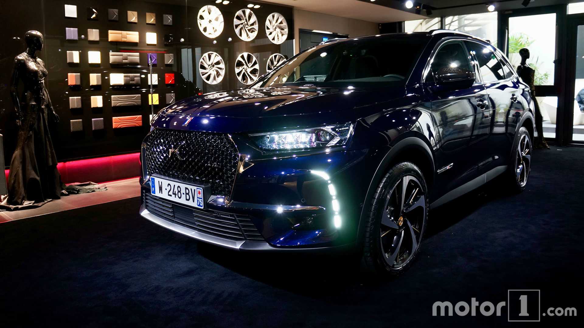 Nous sommes montés dans le DS 7 de Macron (ou presque !)