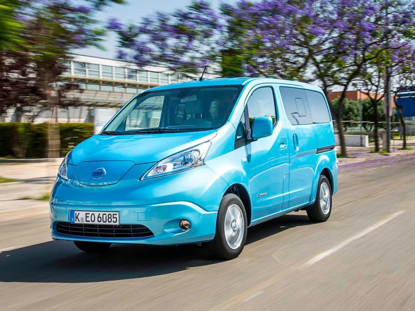Nissan e van store