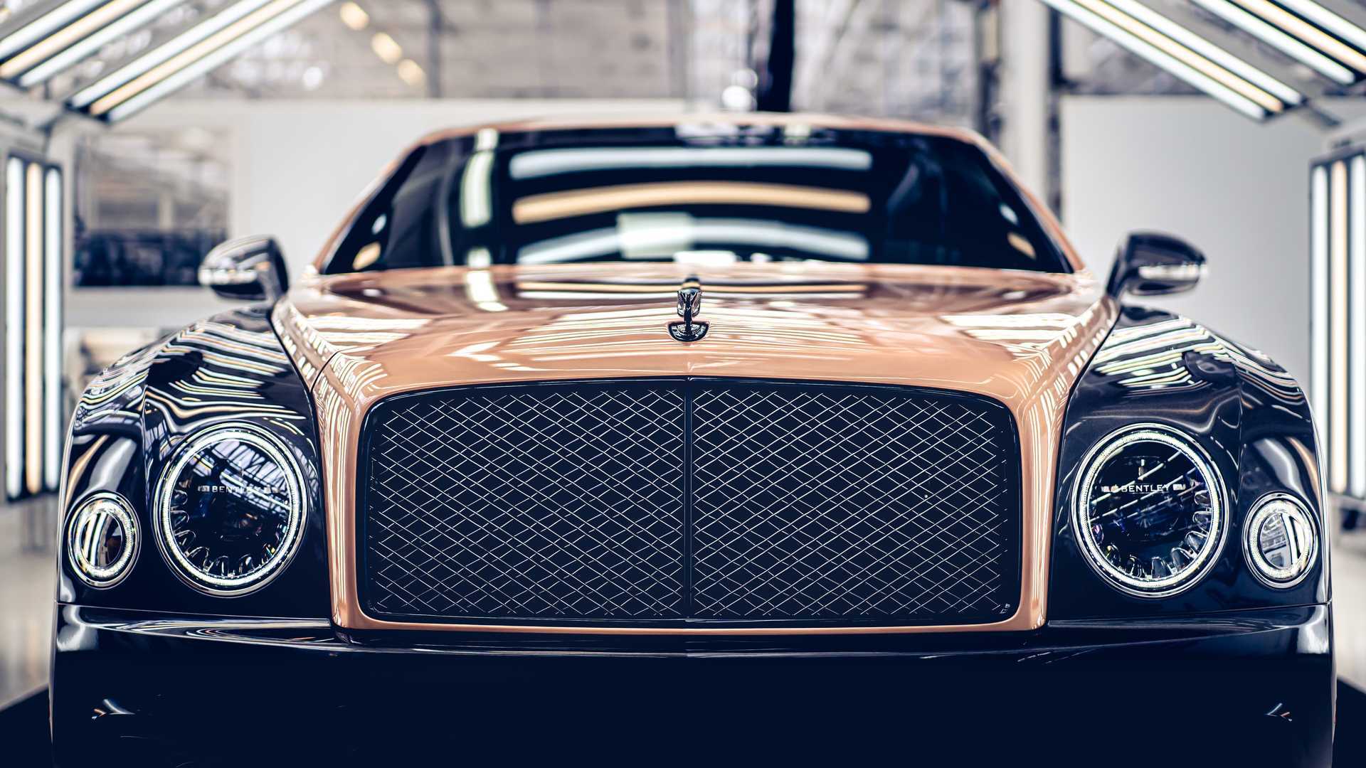 Final Bentley Mulsanne Assembled, Flying Spur Becomes Flagship