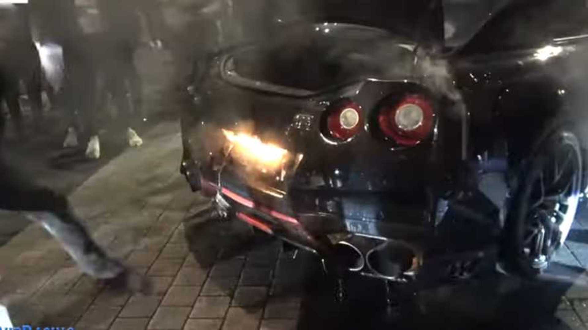 Nissan Gt R Spits Flames Catches On Fire At London Car Meet
