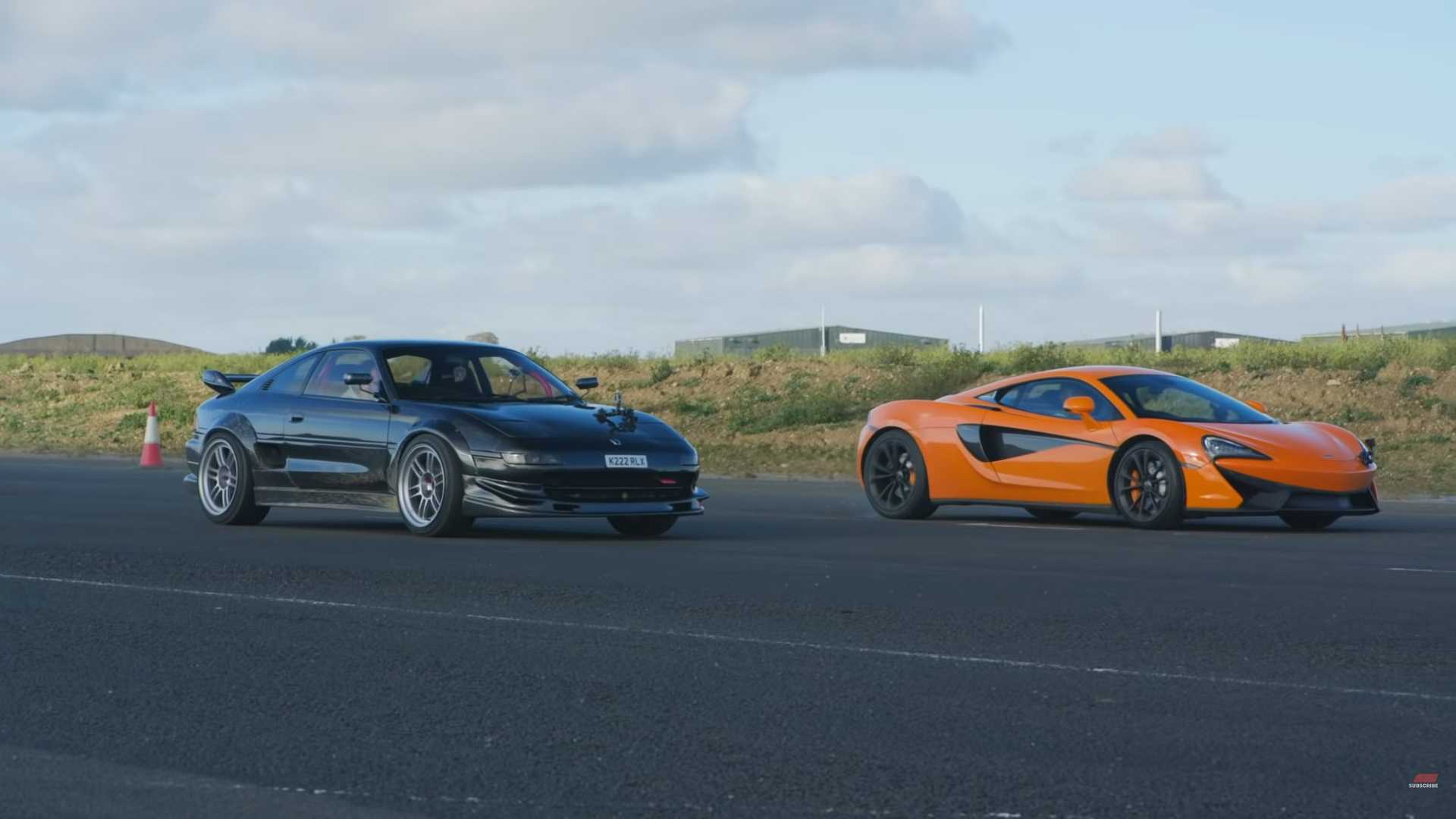 Modifiyeli Toyota MR2, McLaren 540C ile drag yarışında