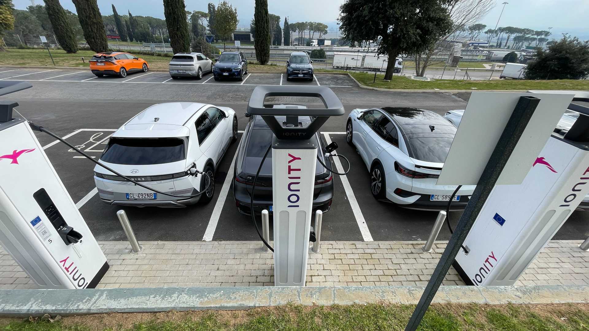 Ionity inaugura stazione di carica HPC a Roma nord