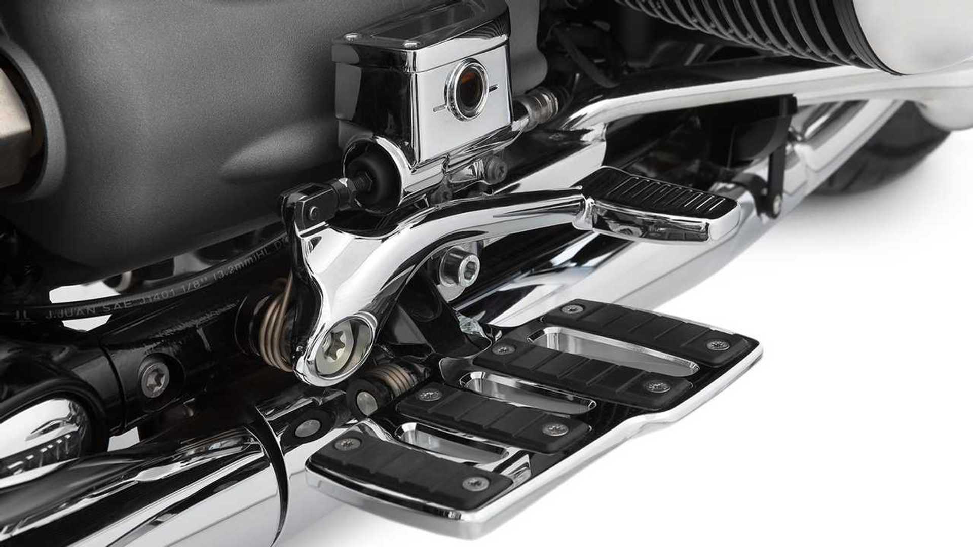 Check Out Wunderlich’s Ergo-Comfort Footrests For the BMW R18