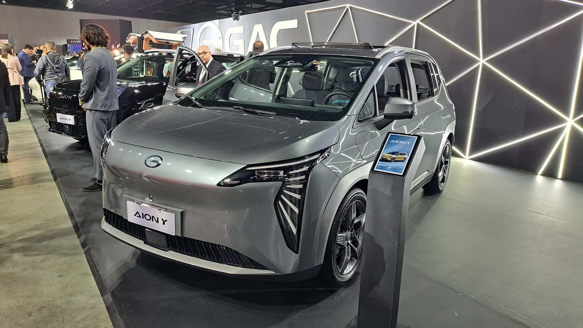 GAC estreia no Brasil com 5 modelos eletrificados; veja versões e preços