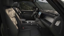 Land Rover Defender, ecco come cambiano interni e bagagliaio