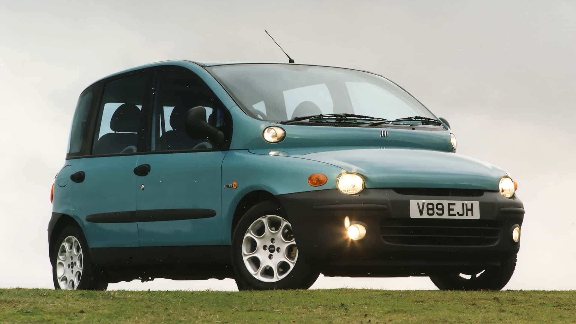 Jemand hat 2024 einen Fiat Multipla als Neuwagen gekauft