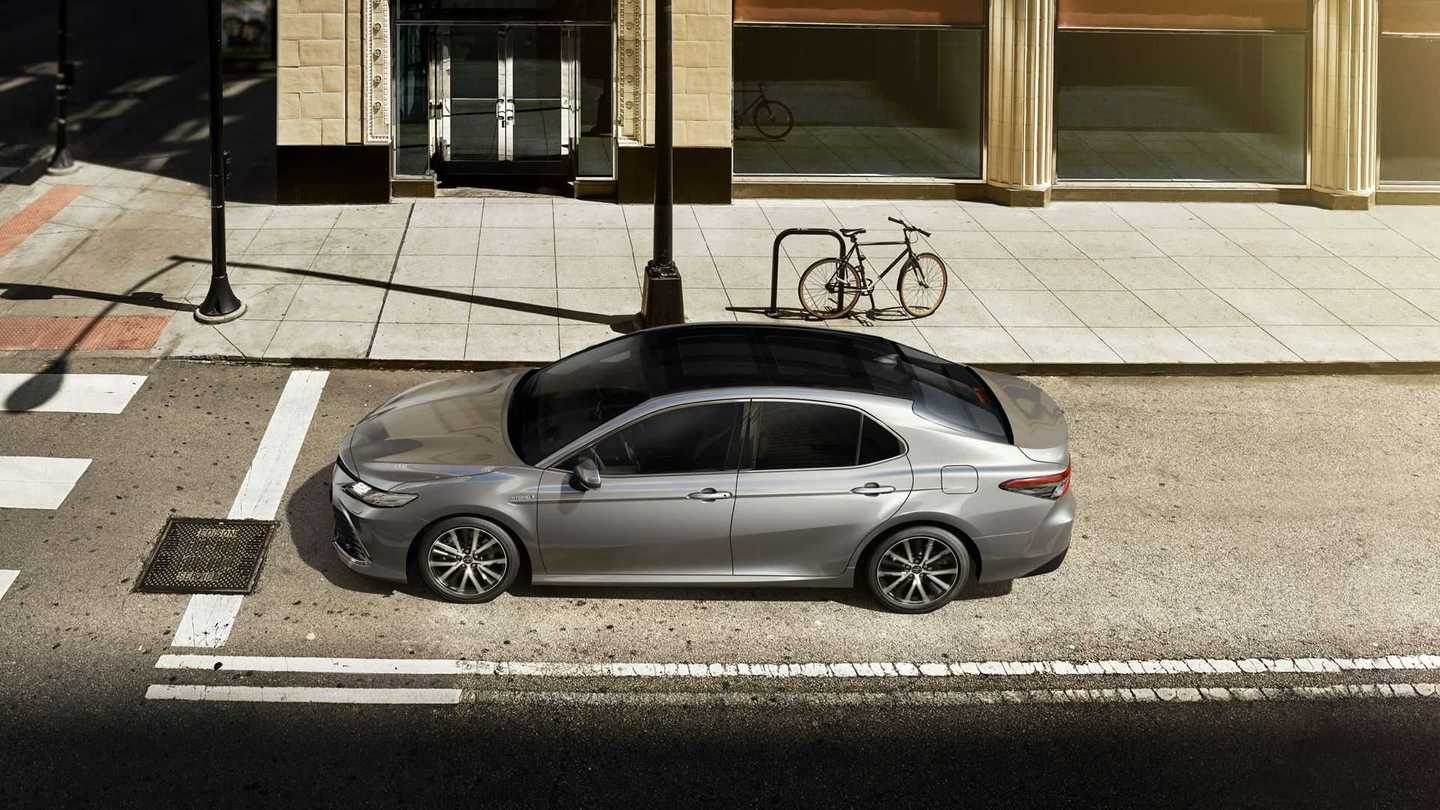 Toyota Camry 2023 volta híbrido ao Brasil e desembarca por R$ 331.790