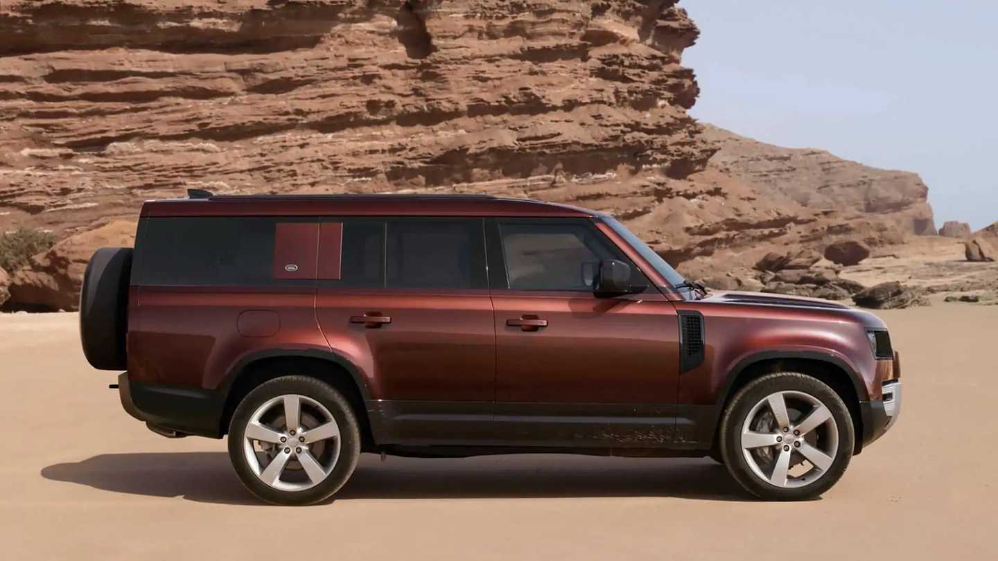 Land Rover Defender 130, prova, video, fuoristrada, interni