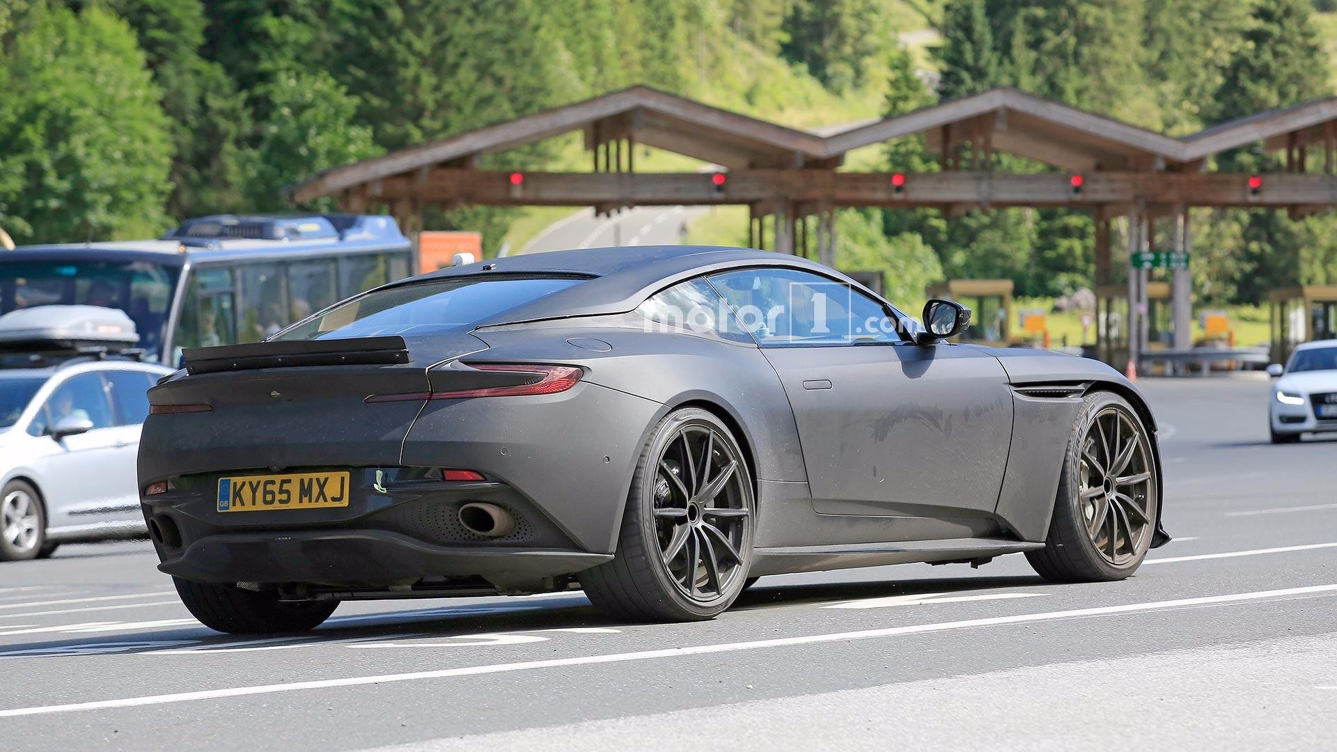 Photos espion - L'Aston Martin DB11 va bientôt se fâcher