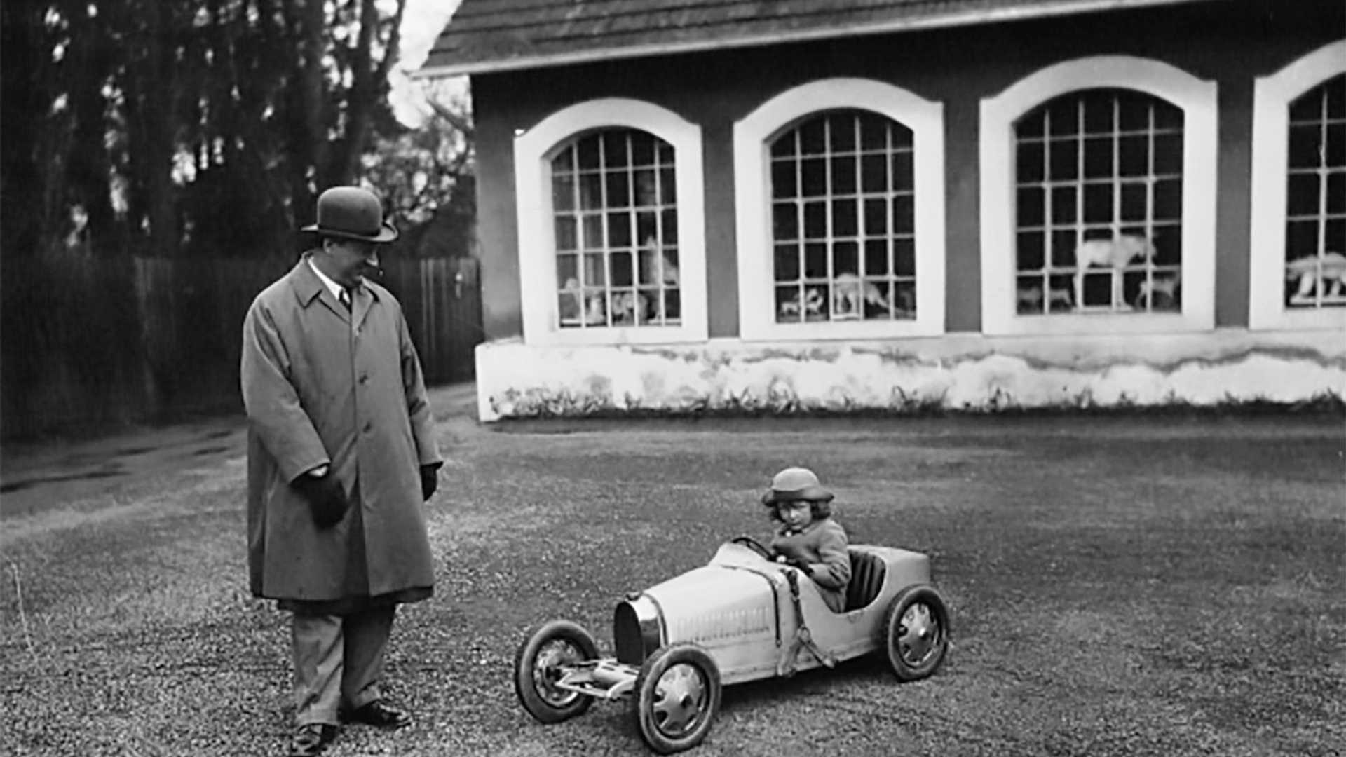 Bugatti Baby II: 2,80 Meter langes Kinder-Auto mit Elektroantrieb