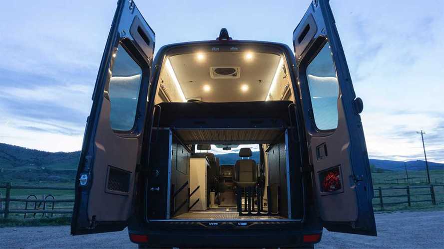 Si quieres ir a esquiar con tu camper, Titan Vans tiene el pack ideal