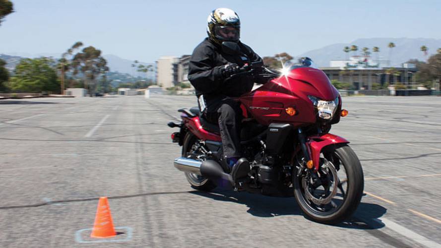 What Does The MotoGP Leg Dangle Do For Racers, Anyway?