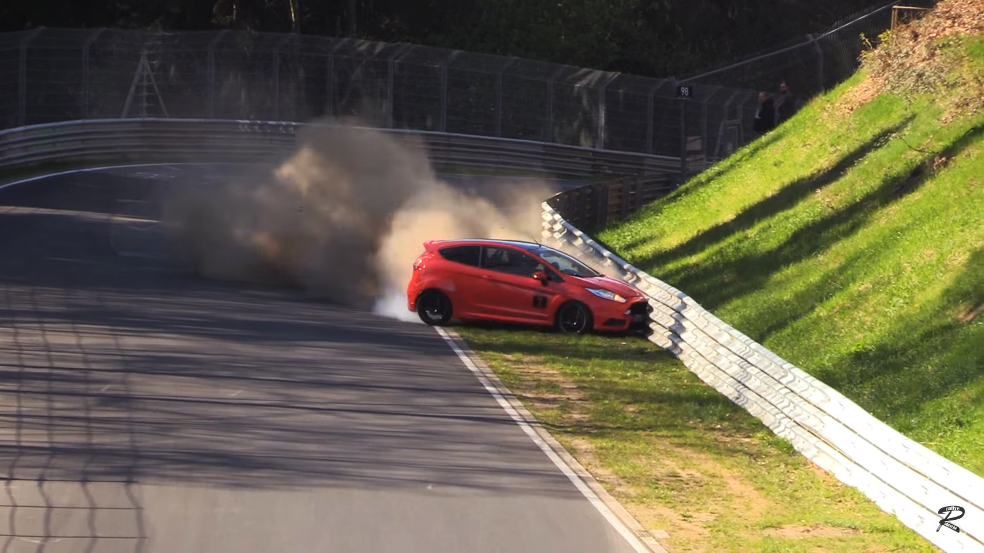 Une Ford Fiesta ST à deux doigts du crash