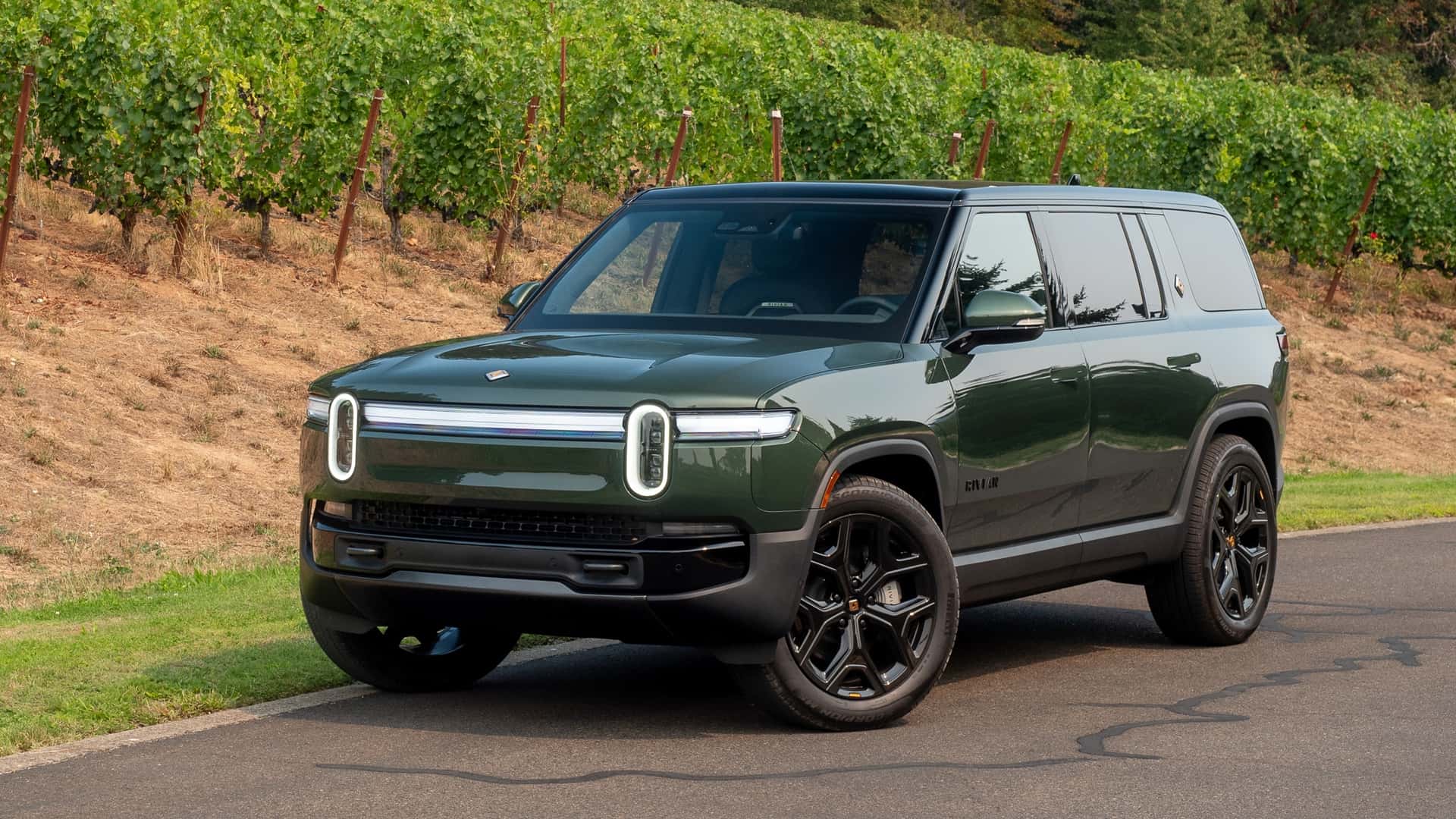The 2025 Rivian R1S Is Better But So Is Its Competition