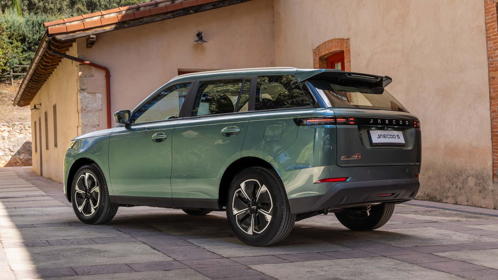 JAECOO 5 2025, we drive the compact SUV with an urban SUV price ...