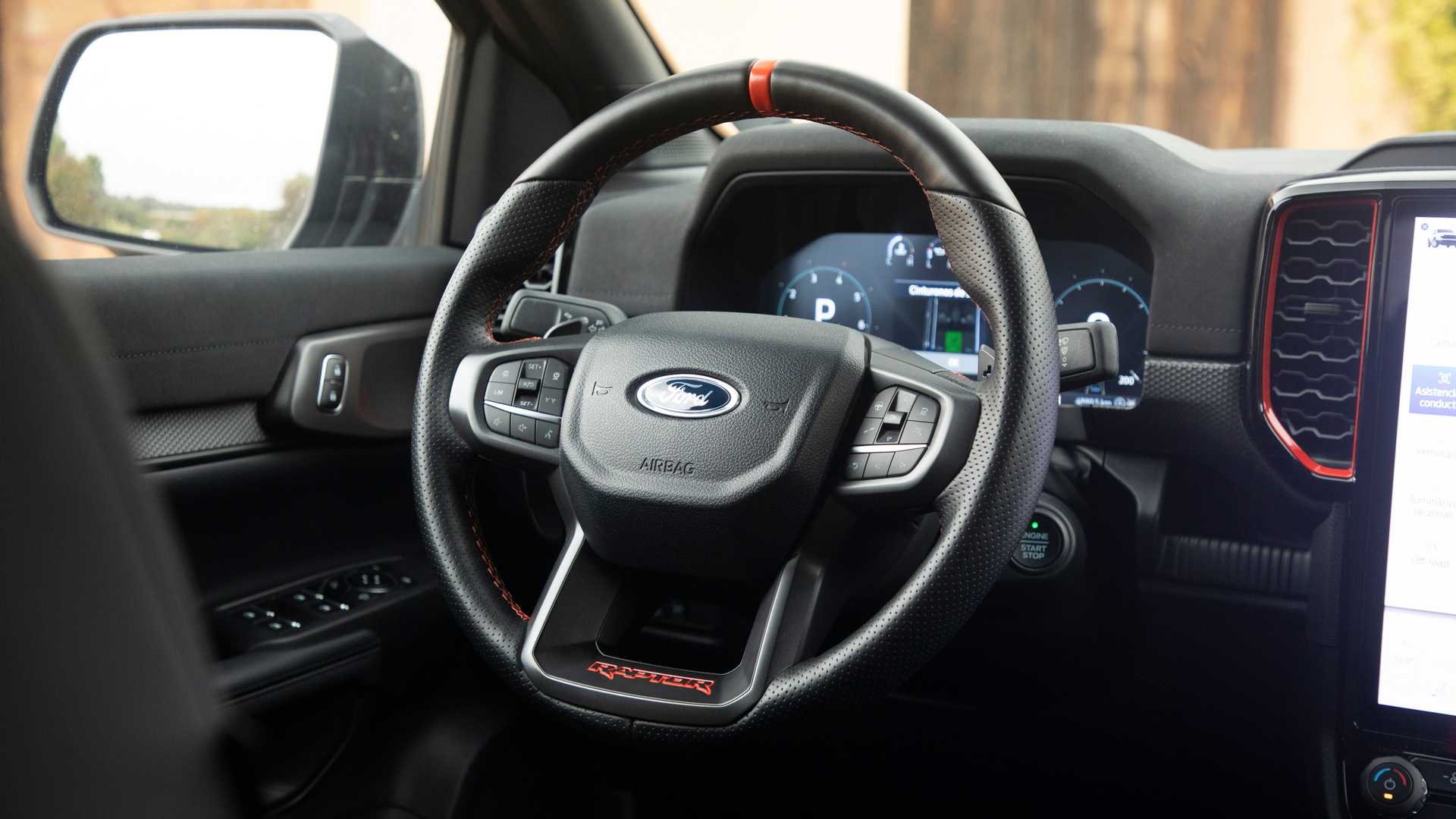 Ford Ranger Raptor 2023: al volante de un pick-up casi de carreras