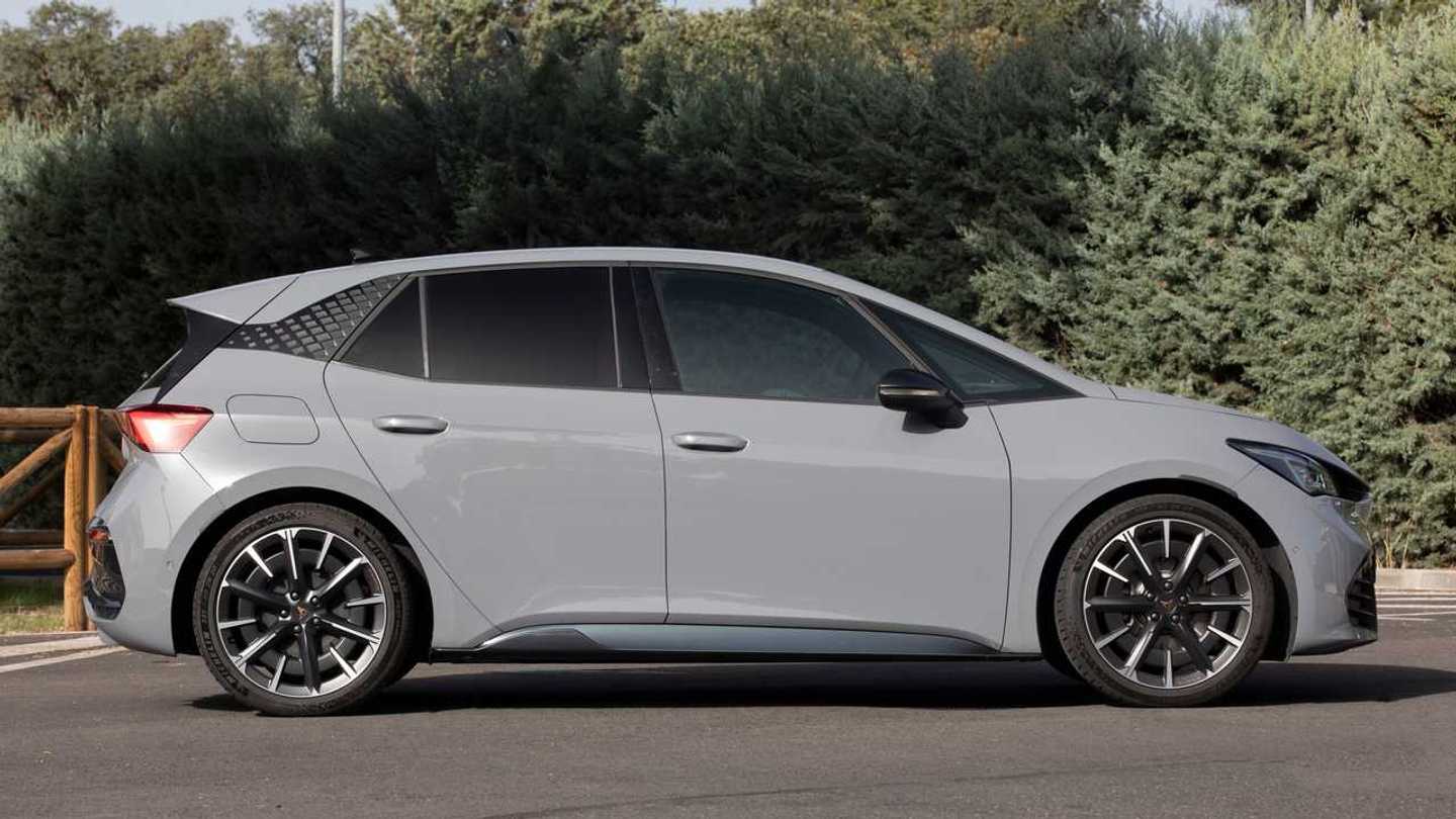 Probamos el CUPRA Born e-Boost de 77 kWh: ¿un Golf GTI eléctrico?