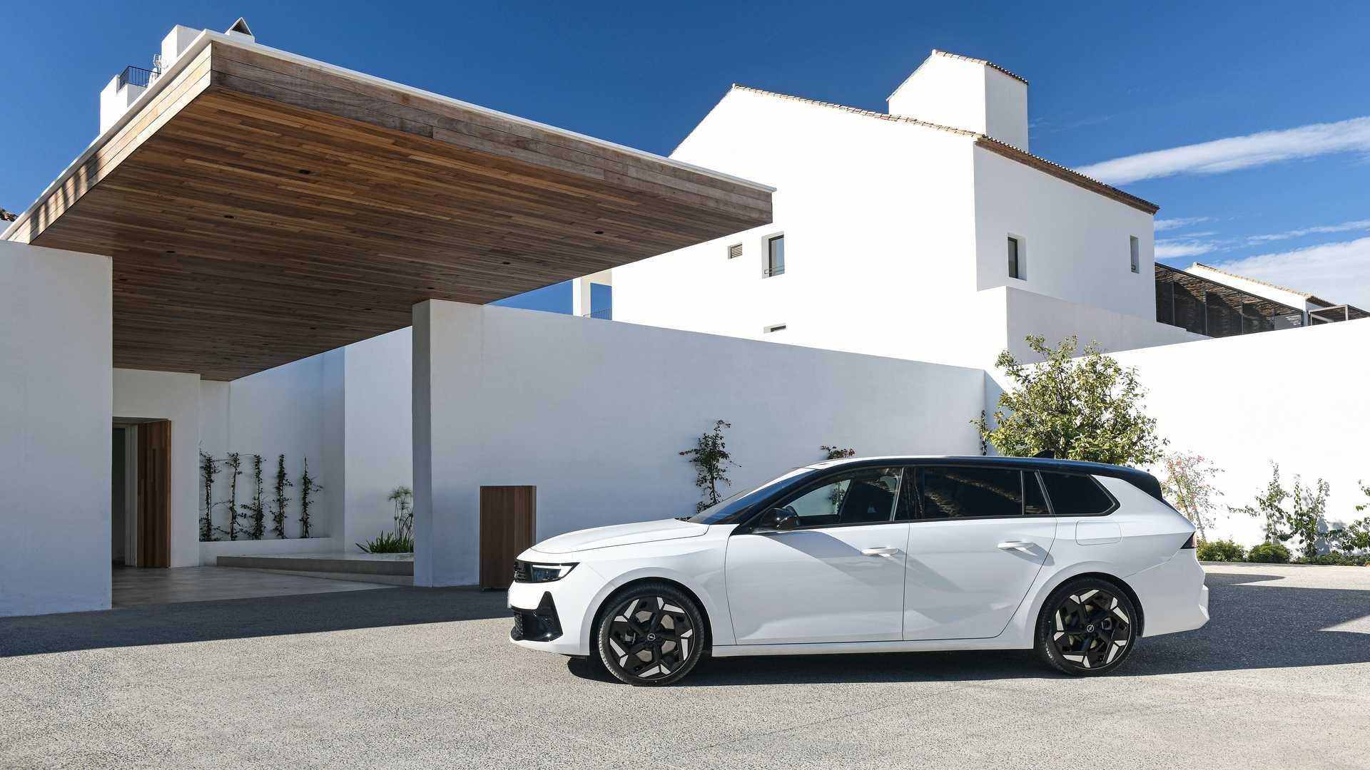 Opel Astra GSe 2023, primera prueba del compacto deportivo PHEV