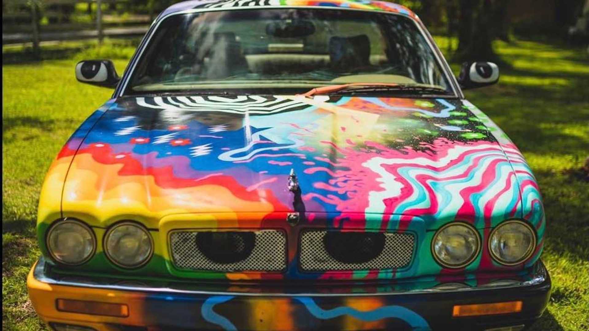 Este Jaguar XJR-6 es un sedán artístico que busca nuevo dueño