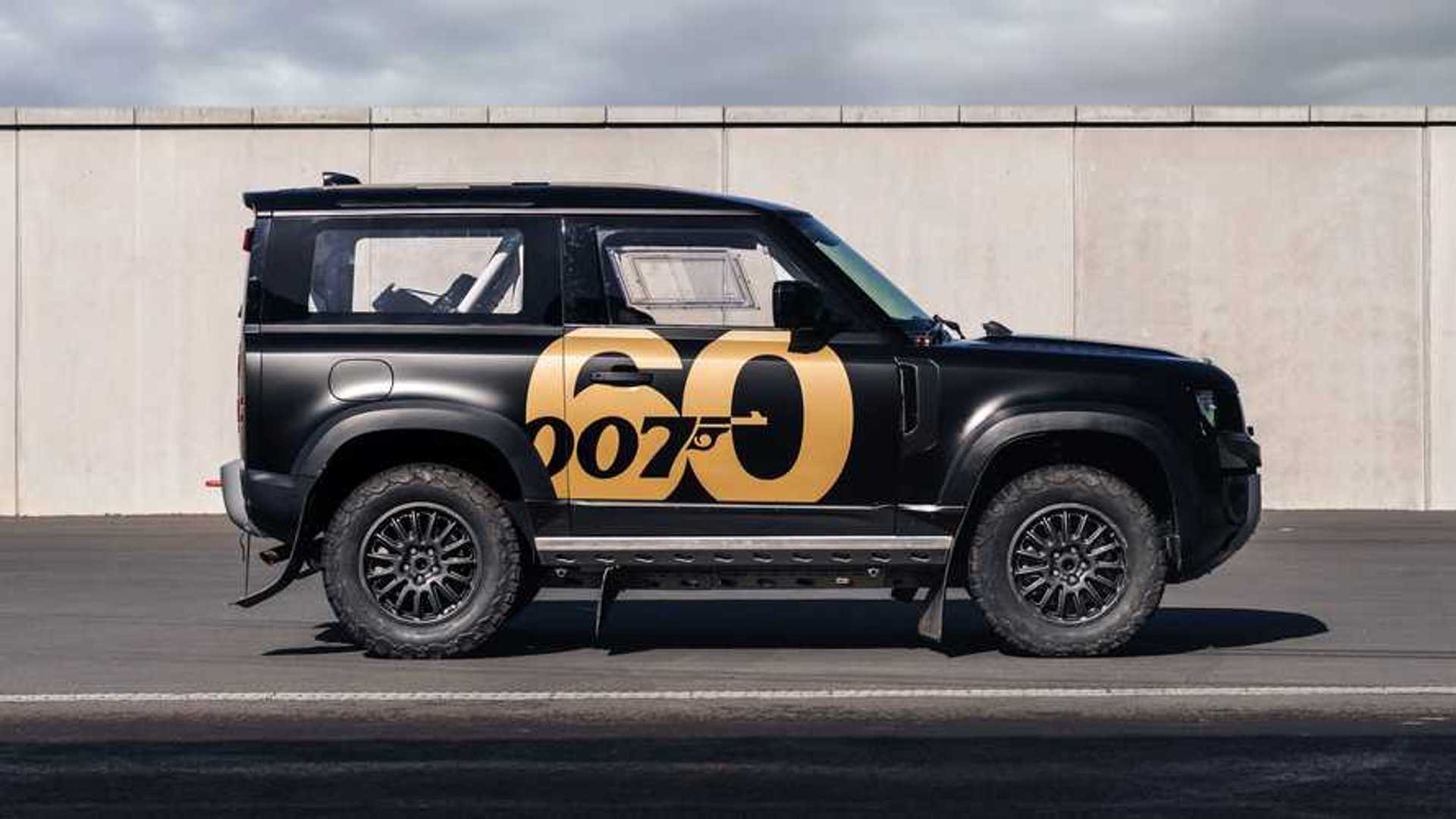 Una Land Rover Defender da rally per i 60 anni di James Bond