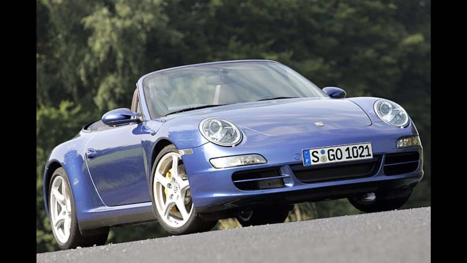 Open-Elf mit Asphalt-Kleber | Motor1.com Bilder