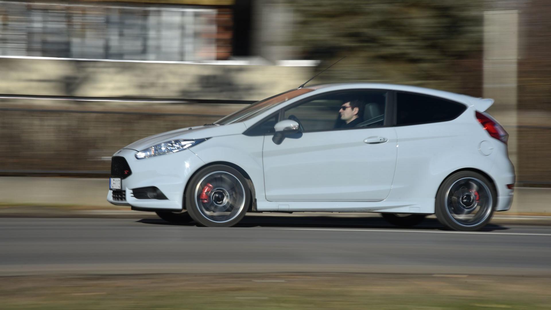 Ford Fiesta ST 200: pokolba az önvezetéssel!