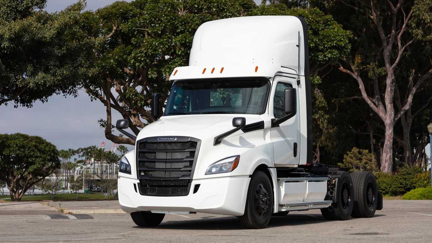 Freightliner Demo Fleet Logs 300,000 Miles Of Real-World Use