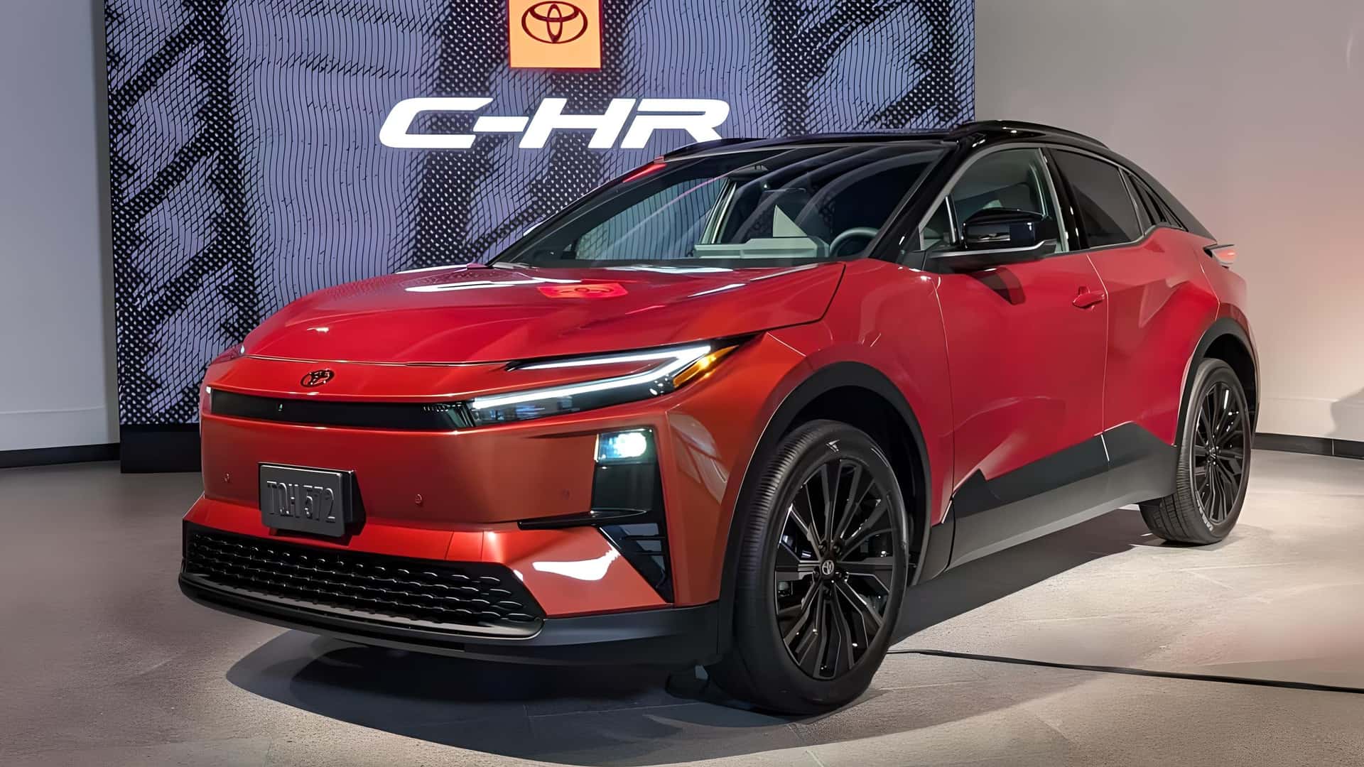 Toyota C-HR 2026 estreia como SUV elétrico com 338 cv e 467 km de alcance