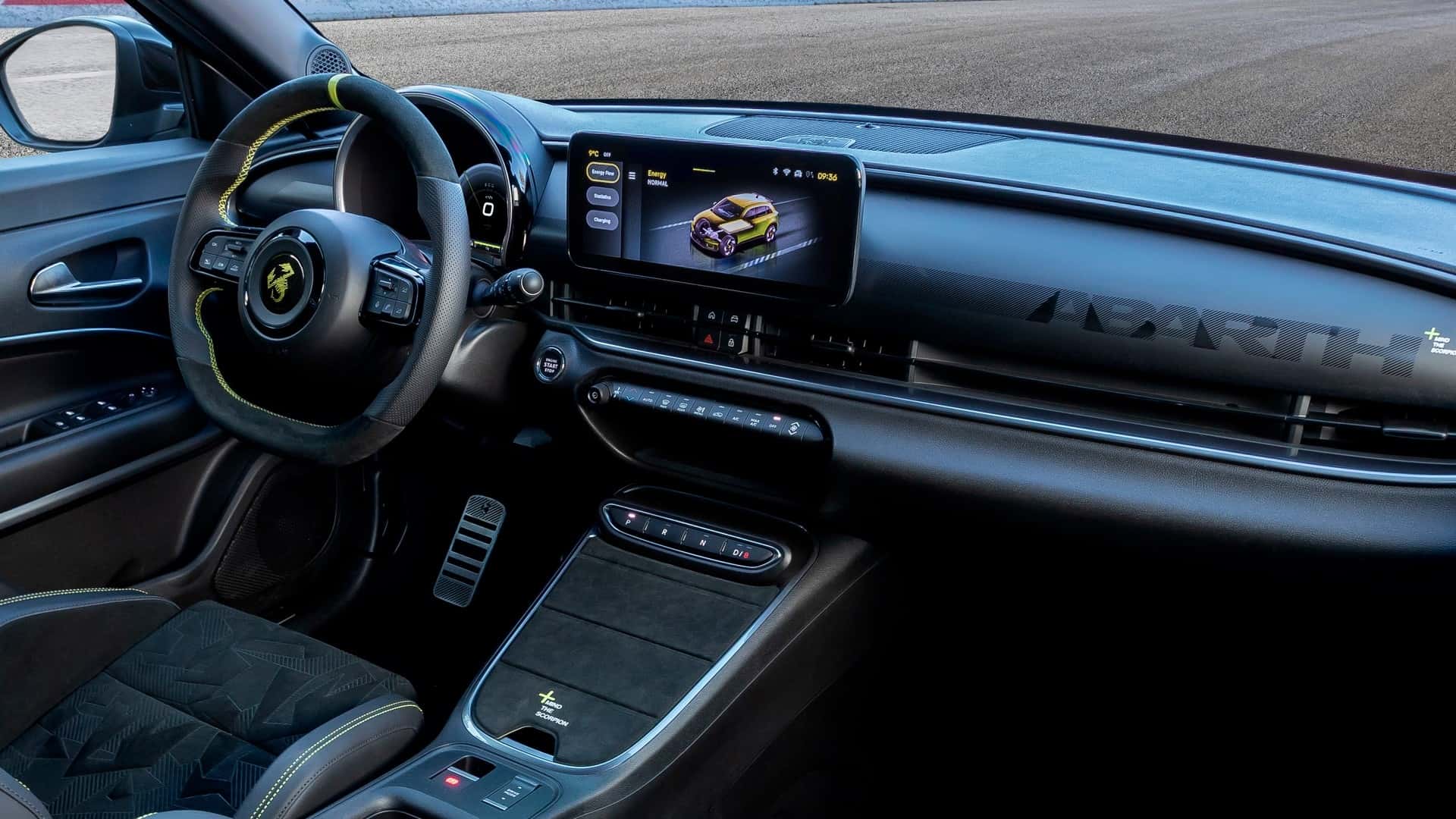 La Abarth 600e mostra i suoi interni (e non solo)