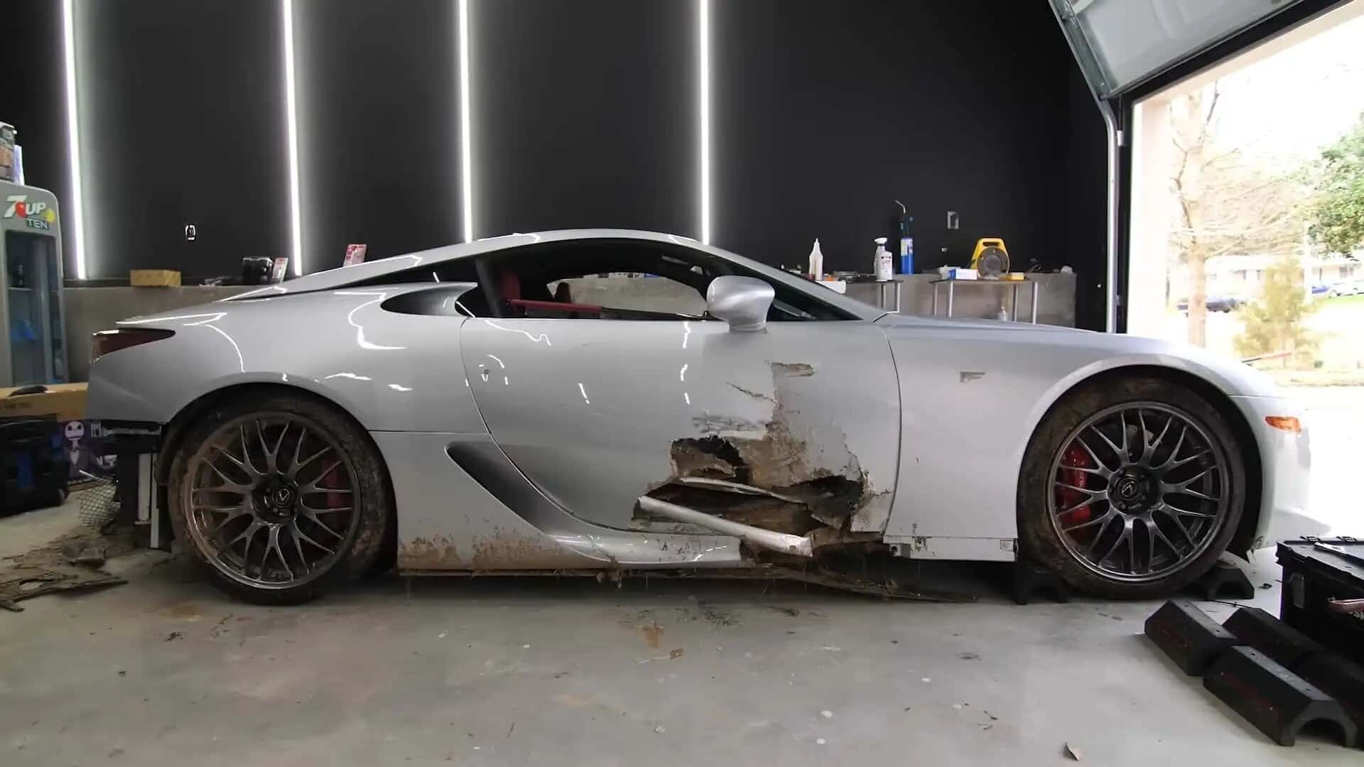 La réparation de cette Lexus LFA détruite pourrait coûter 450 000