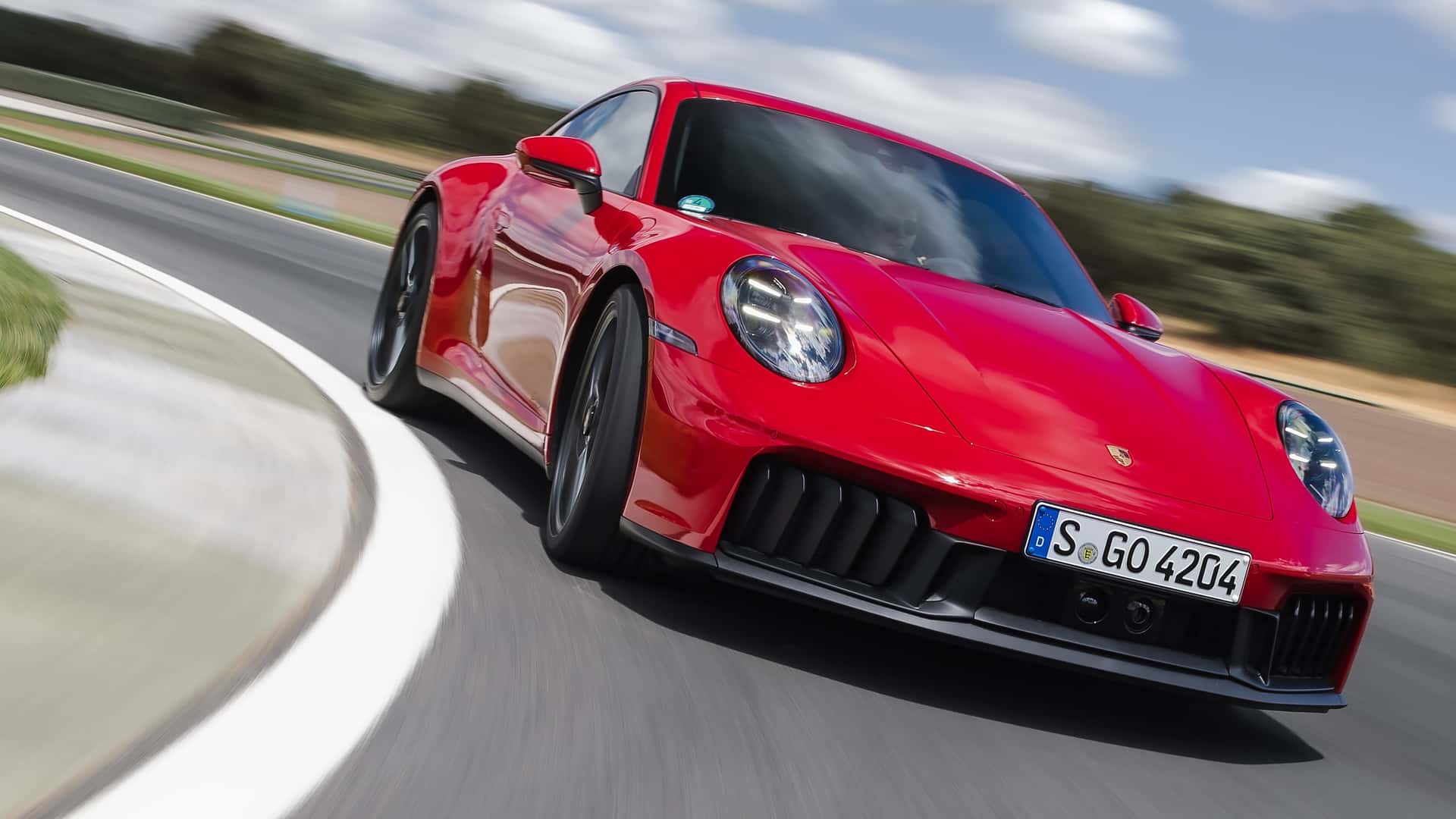 Porsche 911 GTS (2024) facelift test: Hybrid hype or e-castration?