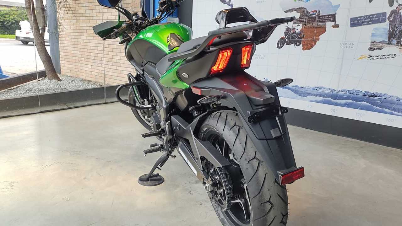 Exclusivo: motos da Bajaj estão nas lojas e Dominar 400 tem fila de espera