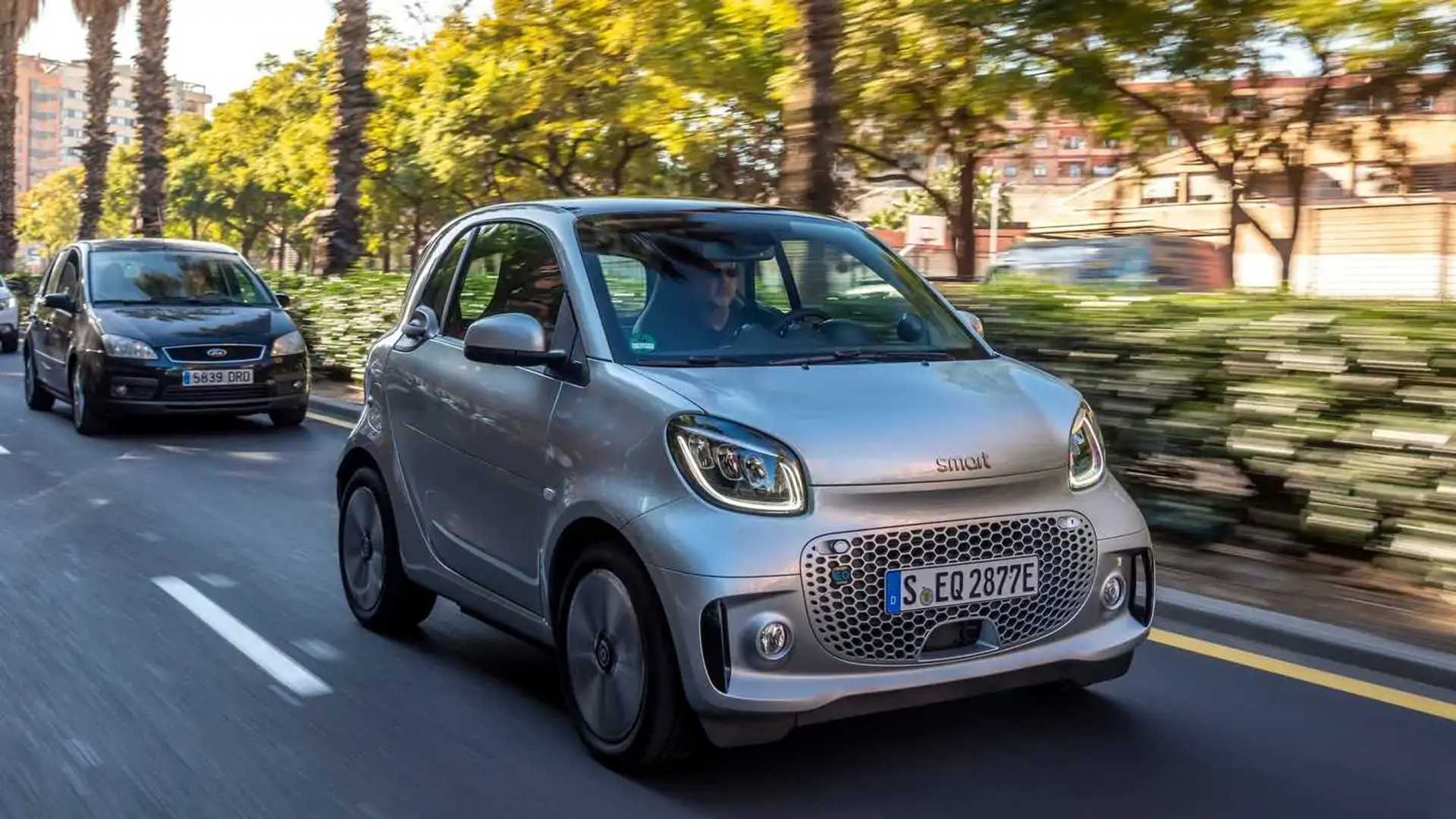 Mercedes anuncia que irá vender fábrica que produz o Smart EQ Fortwo