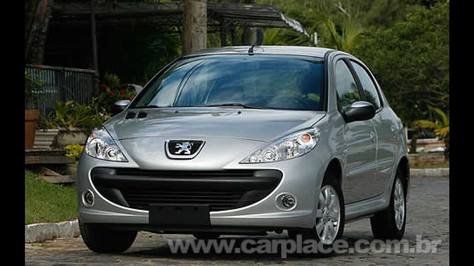 Peugeot 207 começa a ser vendido - Veja os itens e preços de cada versão