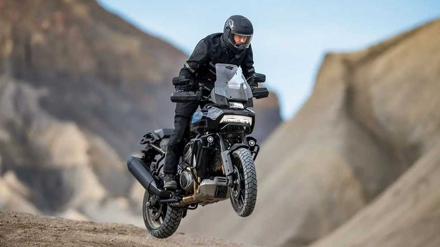 Spec Showdown: BMW R 1250 GS Vs. Harley-Davidson Pan America