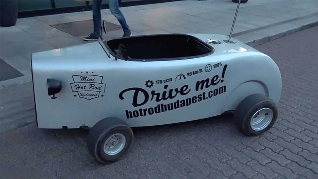 Este adorable Hot Rod (en miniatura) promete toneladas de diversión