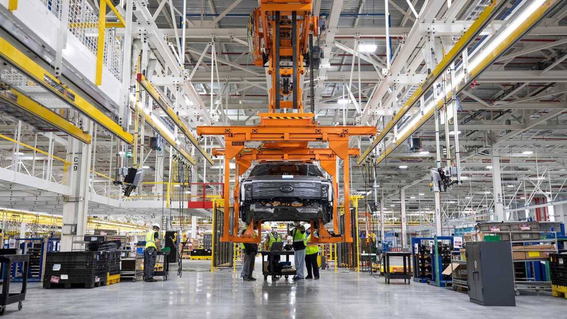 Ford: mega-investimento da 10 mld di euro per 3 Gigafactory Usa