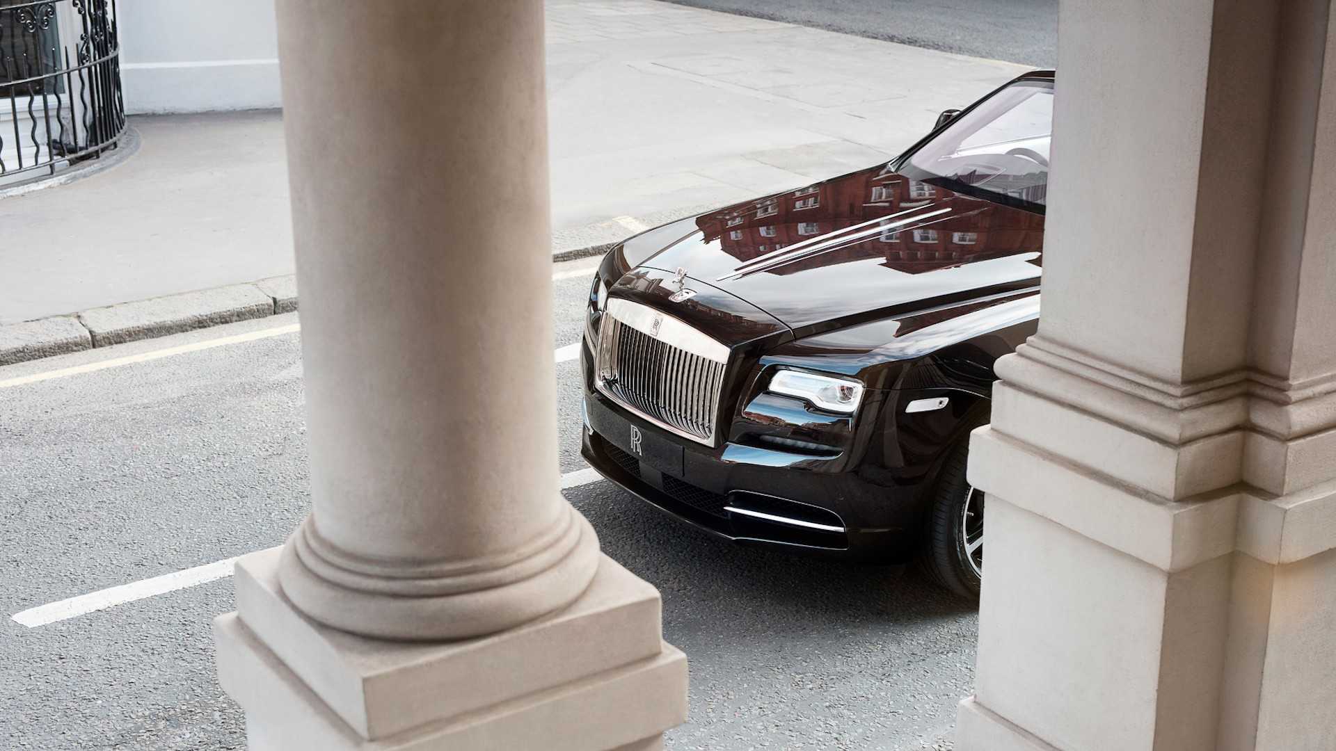Rolls-Royce Londra bayisi tek örnek Dawn Mayfair ısmarladı