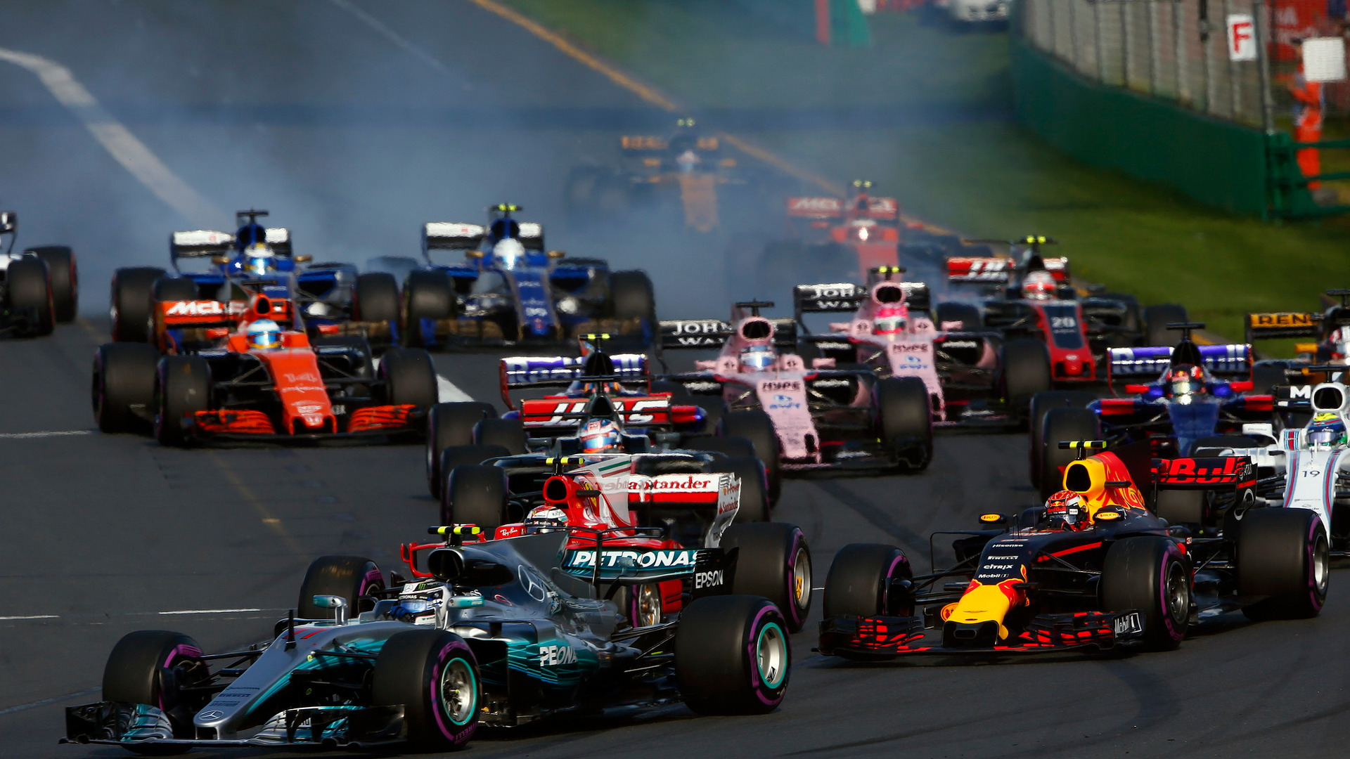 Jeremy Clarkson: tiltsák be a szárnyakat az F1-ben!