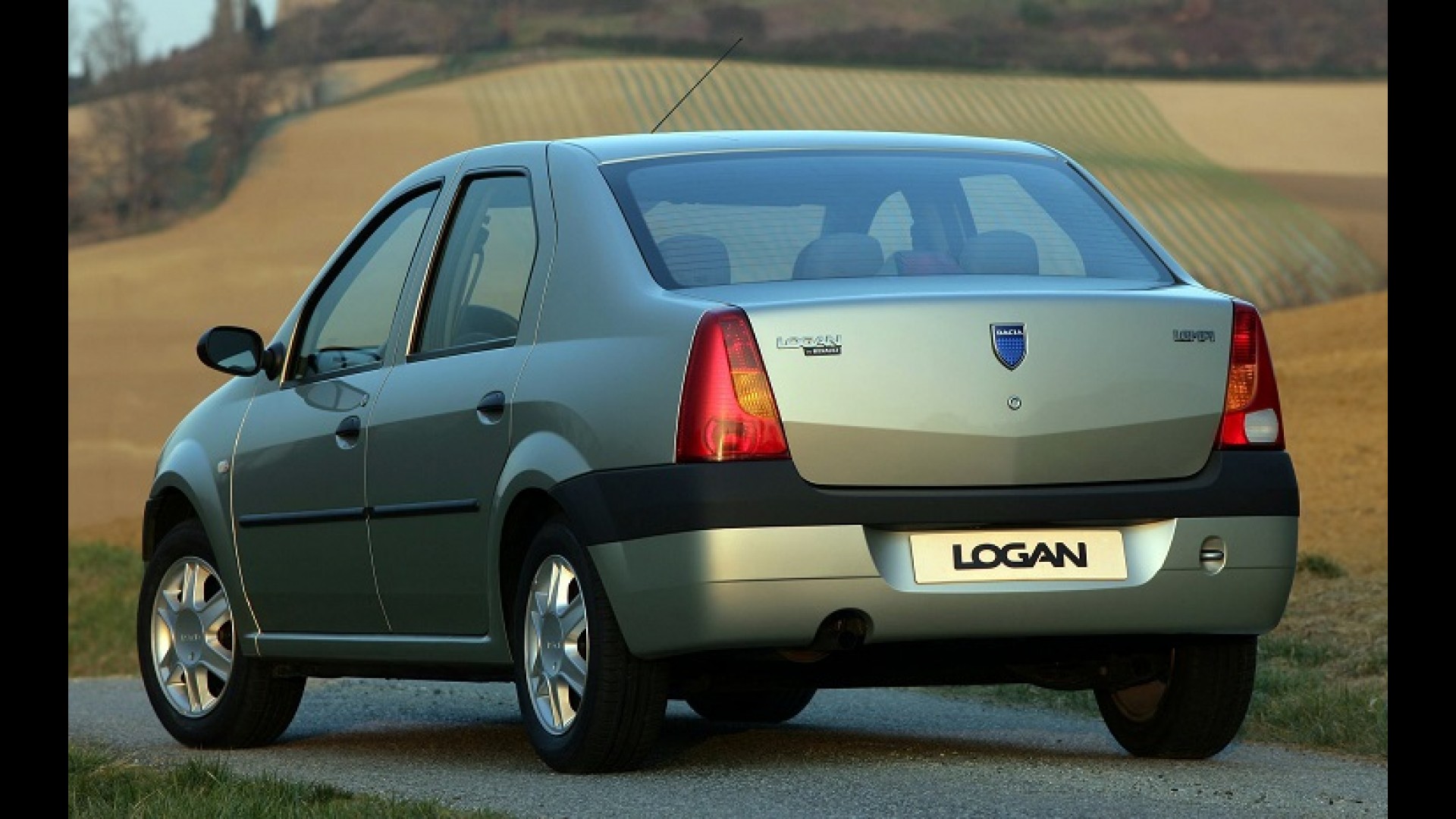 Renault comemora 10 anos de lançamento do Logan