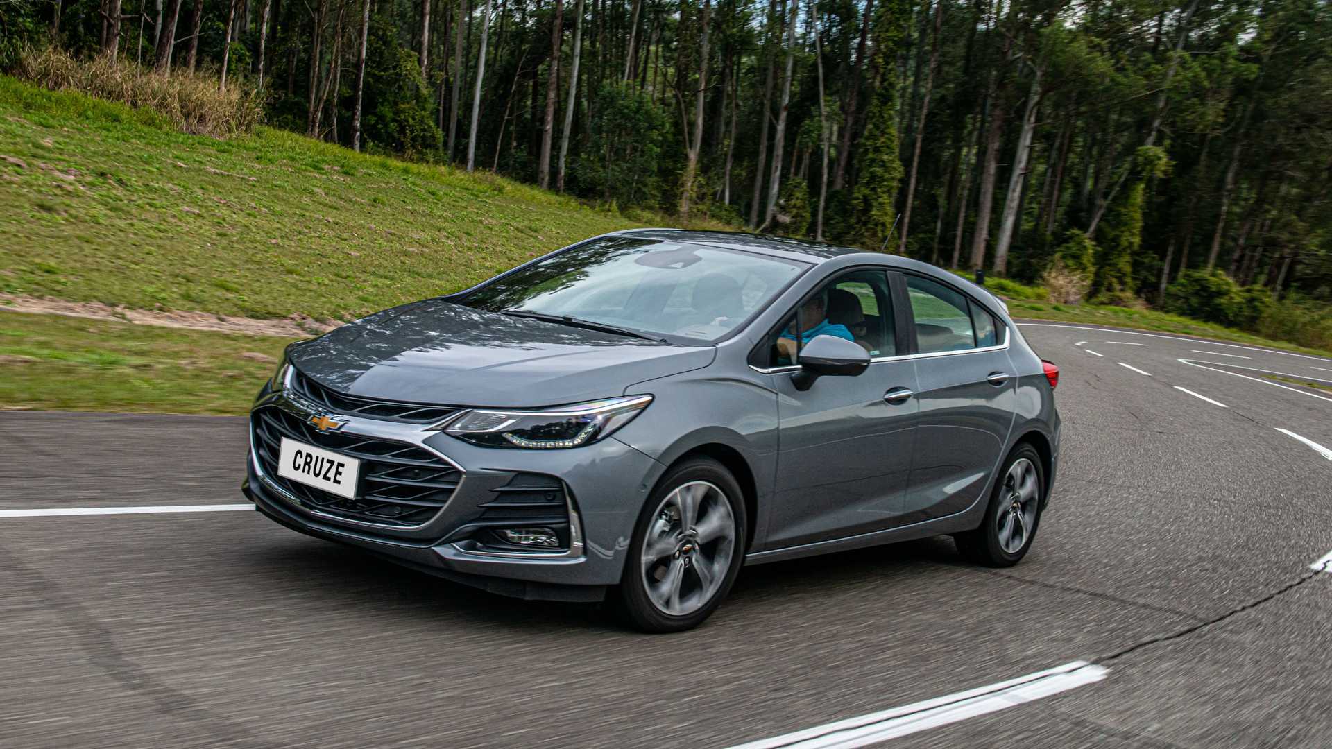 Teste: Chevrolet Cruze Sport6 Premier 2020 resistirá ao novo Tracker?