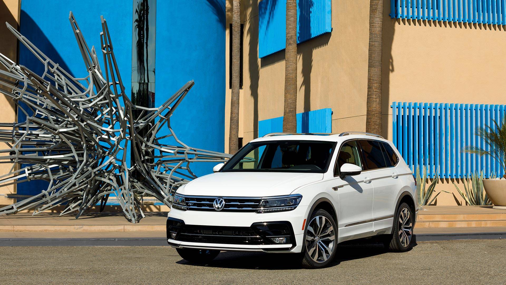 2018 Volkswagen Tiguan R-Line Csomag | Motor1.com Fotók
