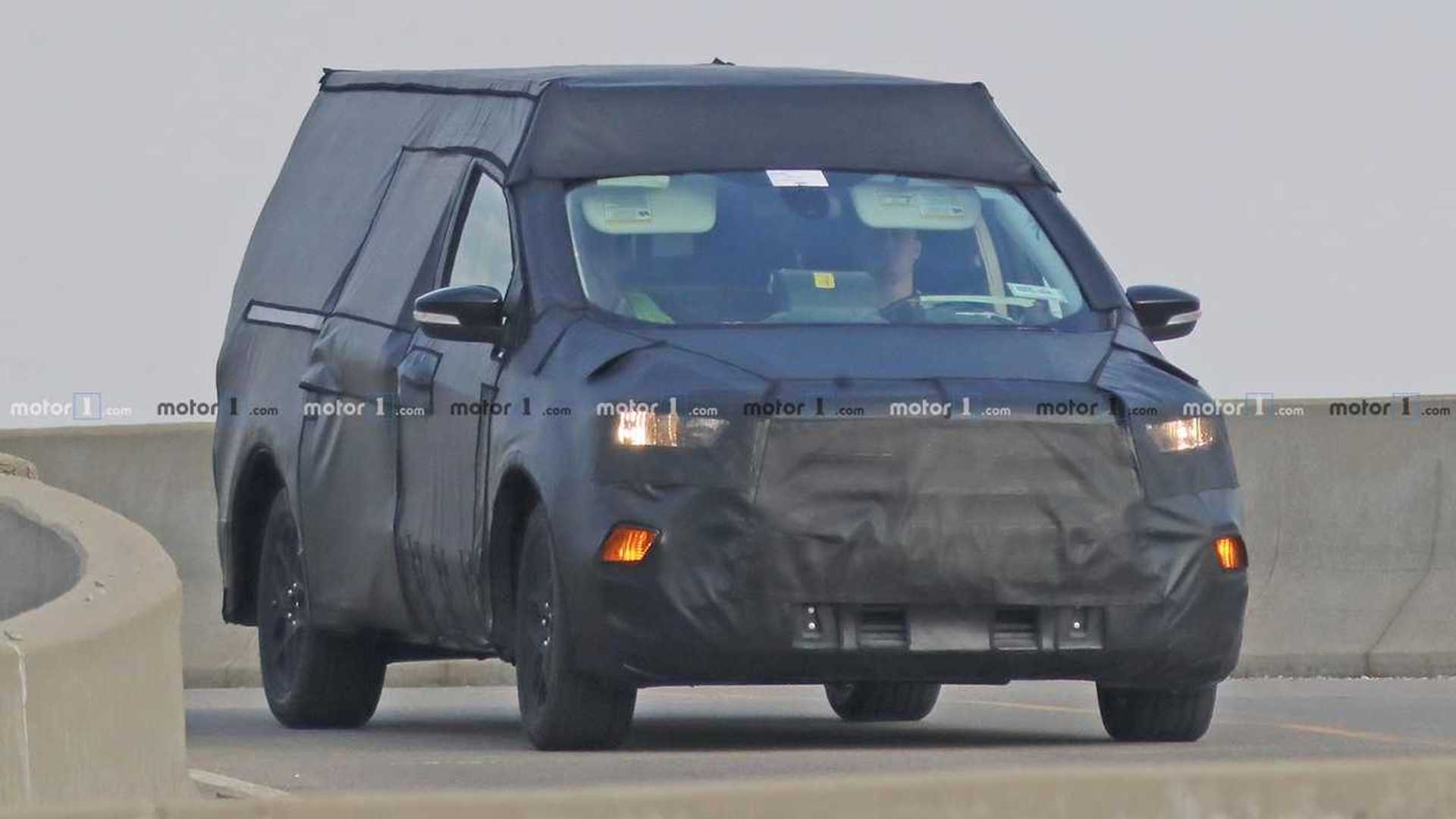 Picape do Ford Focus foi mostrada aos concessionários e chega em 2021