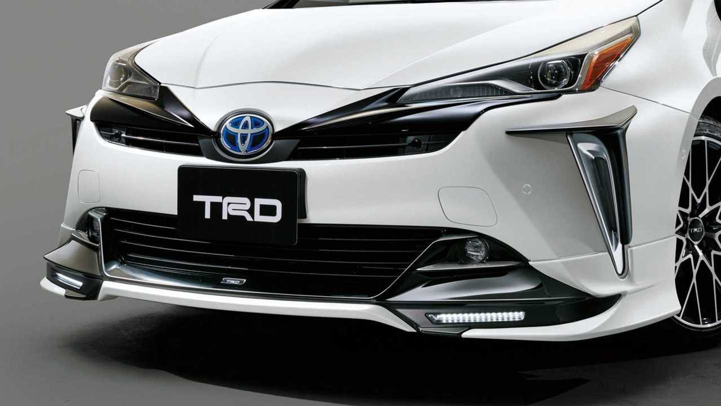 Toyota Prius fica "esportivo" com kits visuais da TRD