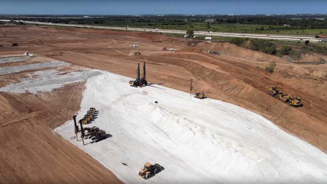 First Pile Drivers Arrive At Tesla Giga Austin: See Huge Progress