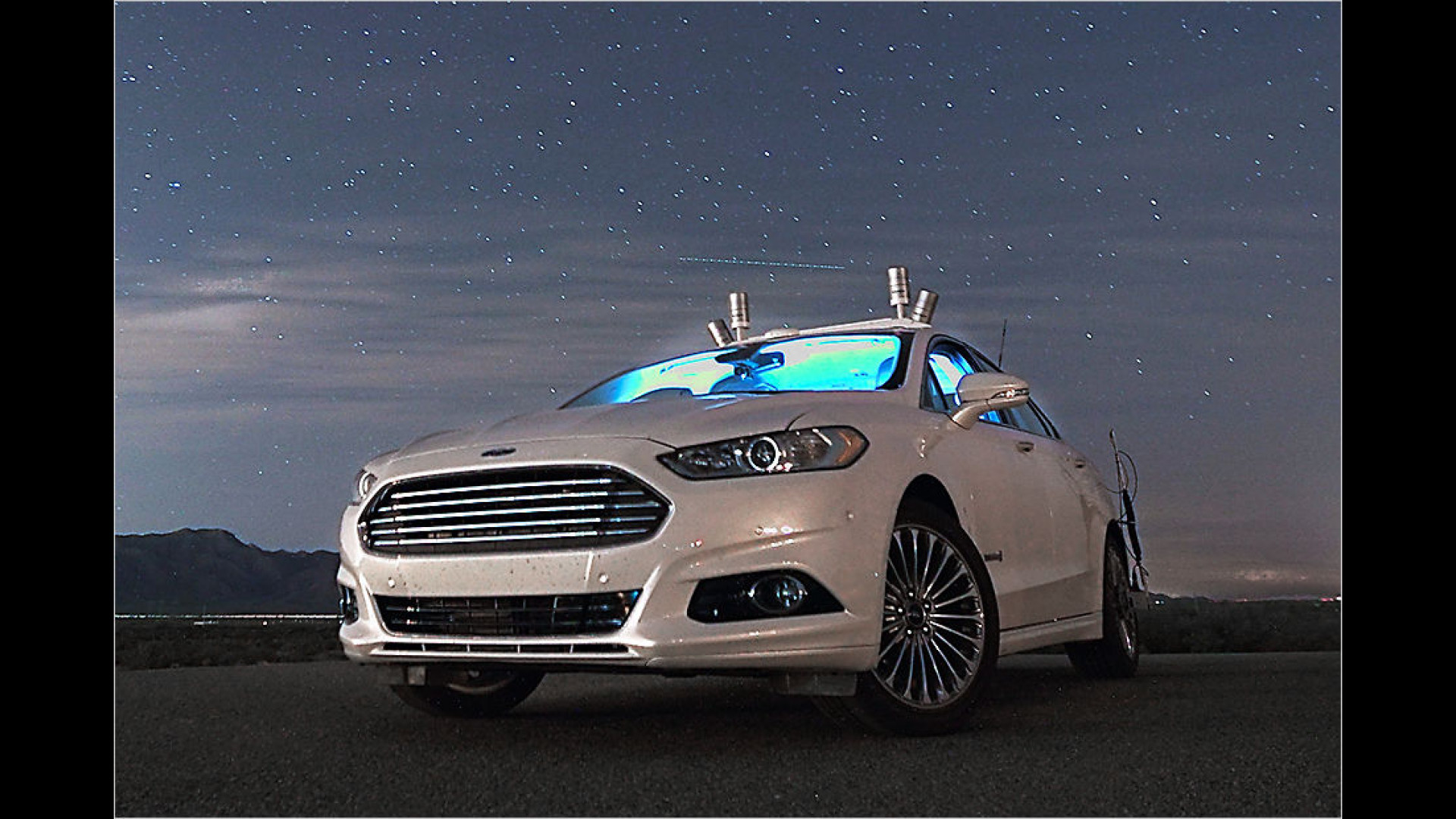 Autonom fahrendes Auto findet durch komplette Finsternis