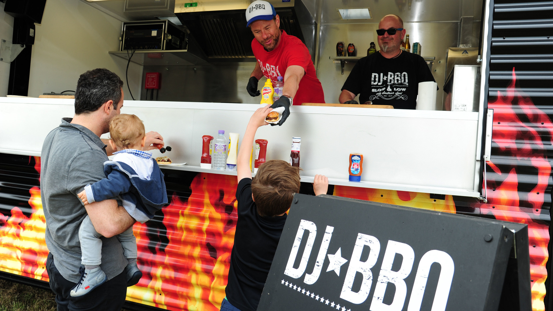 Renault van lets you hear hot beats while eating spicy meat