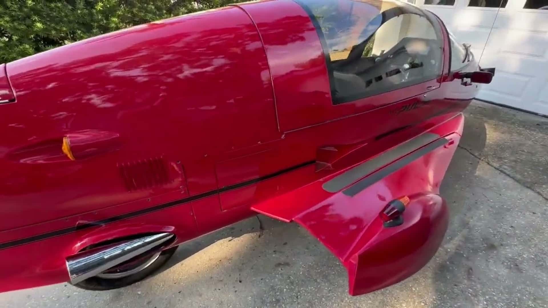 This Motorcycle Car Thing Has Outriggers Like a Boat