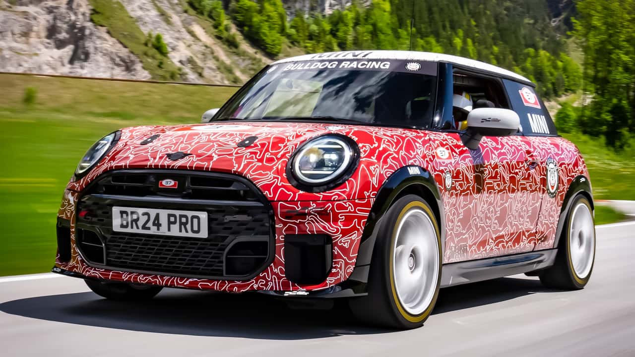 Yeni Mini Cooper JCW, 24 Saat Nürburgring yarışına katılacak